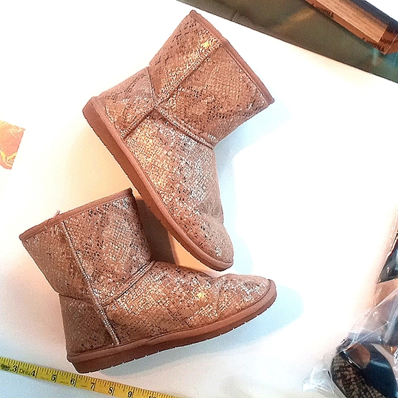 True Craft | Shoes | True Craft Pink Snakeskin Slippers | Poshmark